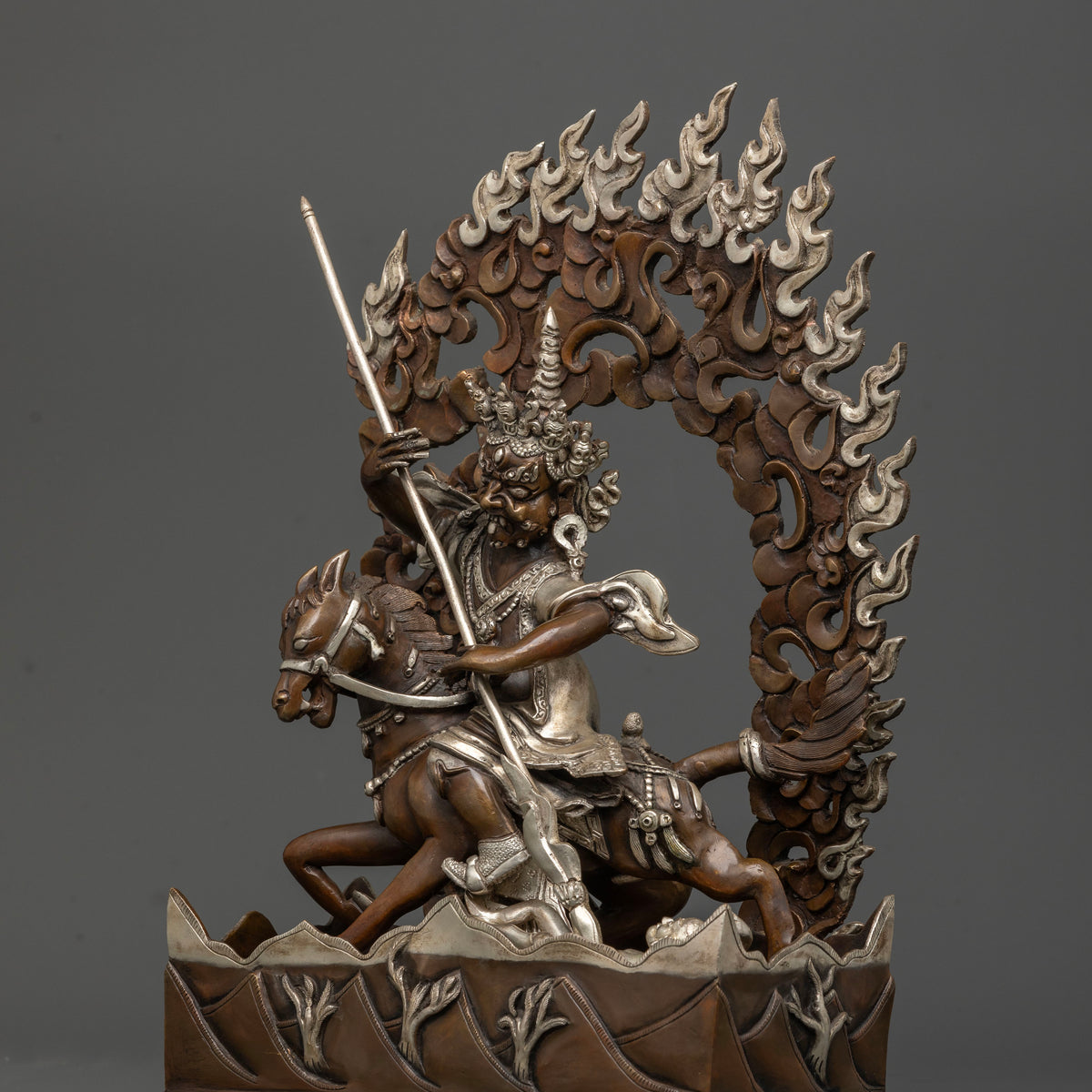 The Oxidation of King Gesar: A Symbolic Exploration Statues – Nidhiratna